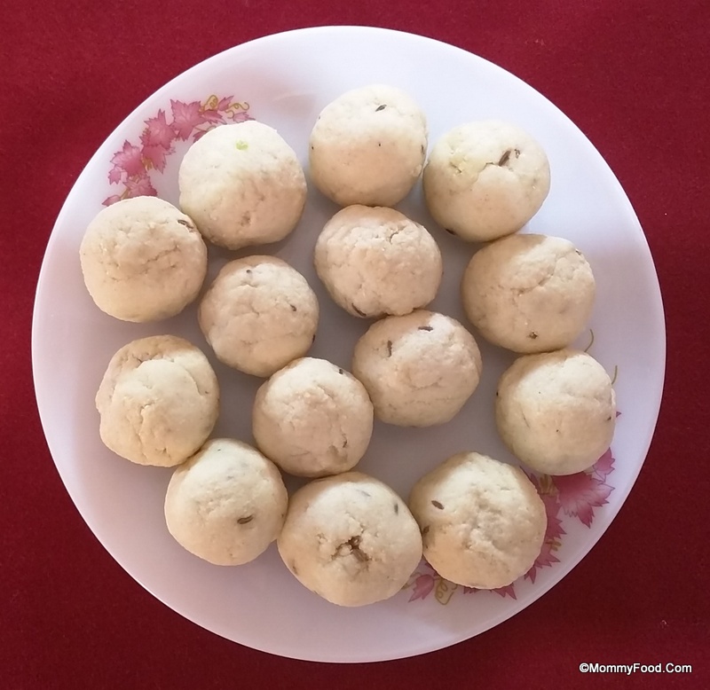 Jeera Poori - Step By Step Recipe In Pictures | MommyFood.Com